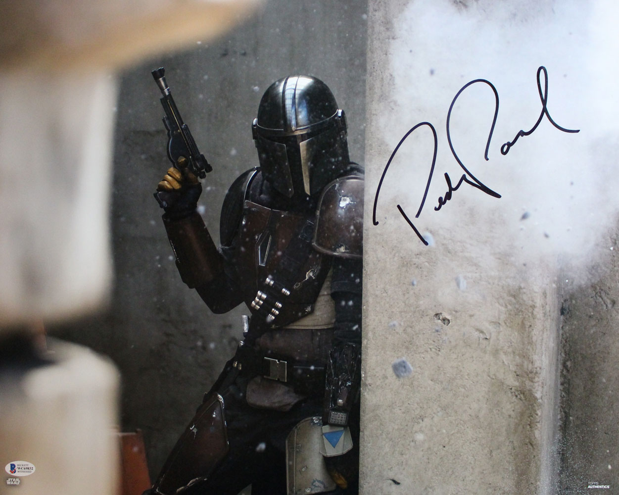 Pedro Pascal Autographed The Mandalorian 16×20 Photo Star Wars BAS ...